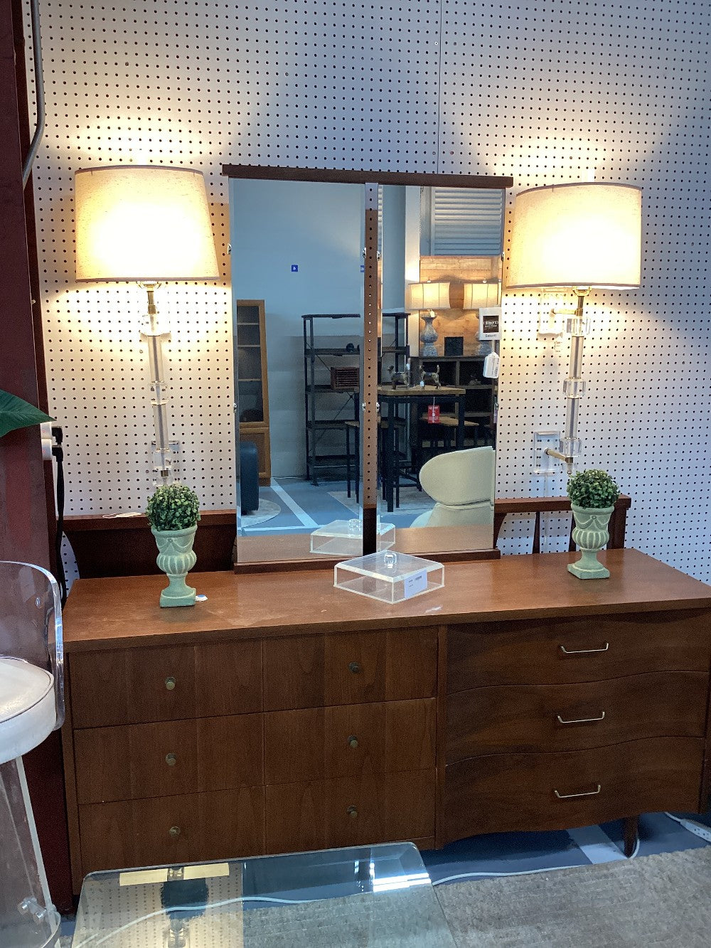 Lucite wall lap – Berner's Auction, Inc.